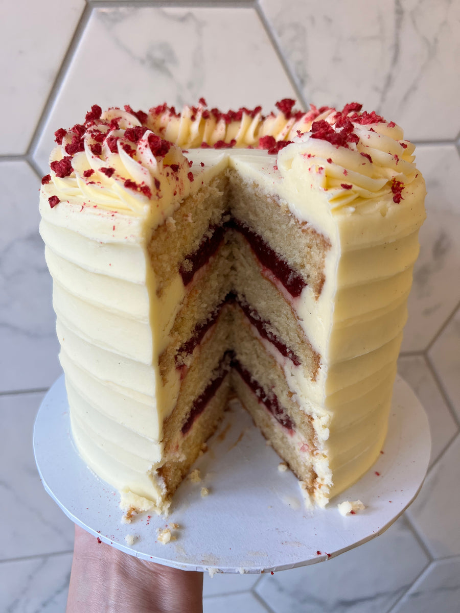 Simple Vanilla & Jam Cake – BuzzyCakes